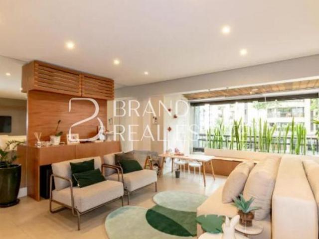 Apartamento à venda com 139m², 3 quartos e 2 vagas em Moema