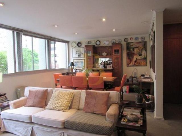 Apartamento á venda com 140 m², com 4 quartos no bairro Itaim Bibi