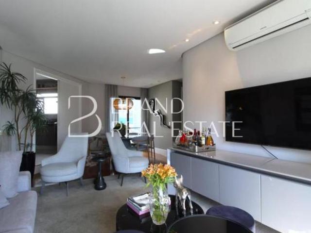 Apartamento à venda com 140m², 3 quartos e 2 vagas em Moema