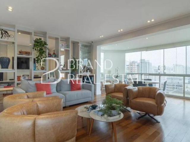 Apartamento à venda com 142m², 2 quartos e 4 vagas em Moema
