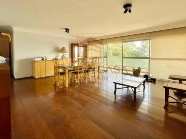 Apartamento à venda com 158m², 3 quartos e 1 vaga