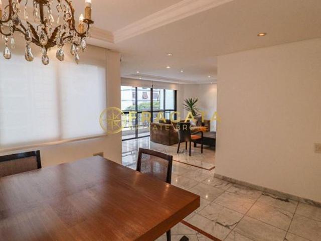 Apartamento á venda com 160 m², 3 suítes e 2 vagas em Higienópolis/SP