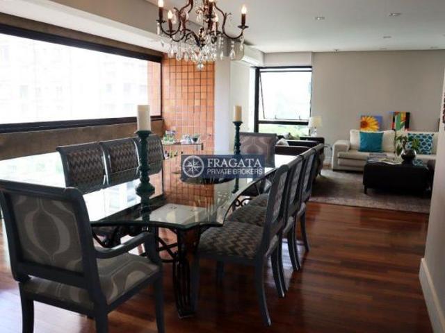 Apartamento á venda com 172m², 3 suítes, 3 vagas Itaim Bibi SP