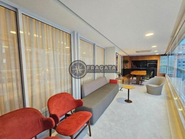 Apartamento à venda com 172m² 3 quartos sendo todos suítes reformado e 4 vagas em Perdizes / SP