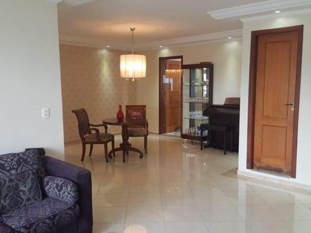 Apartamento à Venda com 180m², 4 dormitórios, 2 suítes, 1 sala e 4 vagas!