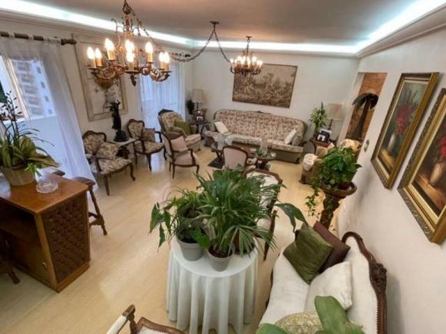 Apartamento à venda com 180m², 4 dormitórios e 2 vagas no Campo Belo