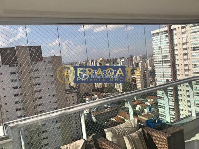 Apartamento à venda com 180m² 4 dormitórios sendo 3 suítes e 4 vagas de garagem Vila Romana/SP