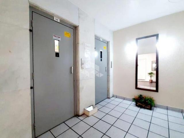 APARTAMENTO À VENDA COM 1 DORMITÓRIO E 2 SACADAS, EM PRÉDIO COM ELEVADOR NO CENTRO DE PORTO ALEGRE