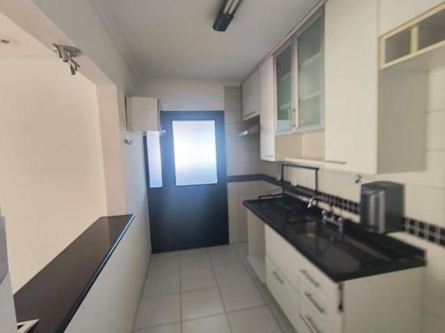 Apartamento à venda,com 1 dormitorio,lazer,local proximo de metror,transporte,feira, farmacia,padari