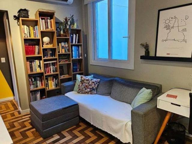 Apartamento à venda com 1 dormitório no Bairro Cidade Baixa