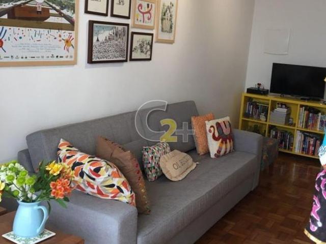 Apartamento à venda com 1 quarto, 1 suíte, 1 vaga de garagem, reformado