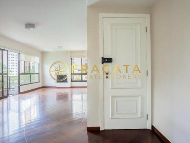 Apartamento á venda com 200m², 4 dormitórios e 4 vagas em Higienópolis SP