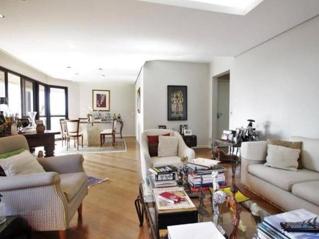 Apartamento à venda com 203m², 4 quartos e 4 vagas