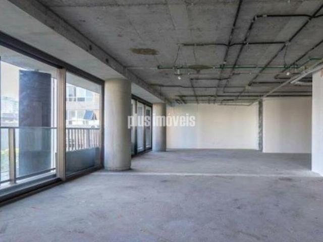 Apartamento à venda com 204m², 3 suítes e 3 vagas Itaim Bibi