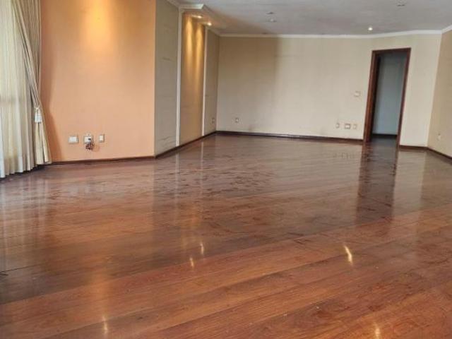 Apartamento à Venda com 206m², 4 dormitórios, 2 suítes e 2 vagas demarcadas!