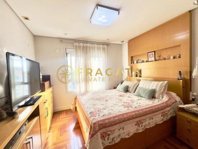 Apartamento à venda com 223 m² 4 quartos sendo 3 suítes e 4 vagas Vila Romana/SP