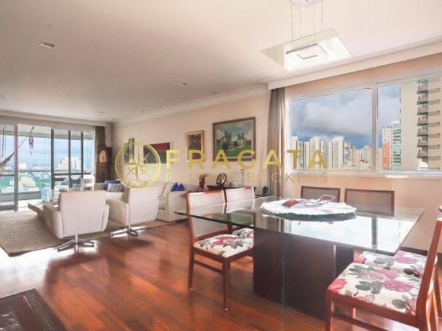 Apartamento á venda com 225 m², 3 suítes e 5 vagas em Perdizes SP
