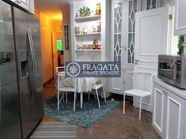 Apartamento à venda, com 230m² 4 suítes e 4 vagas em Pacaembu SP