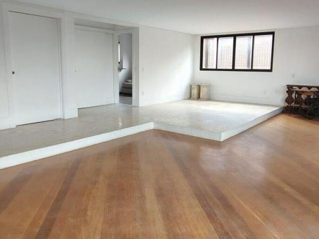 Apartamento à venda com 234m², 3 quartos e 4 vagas