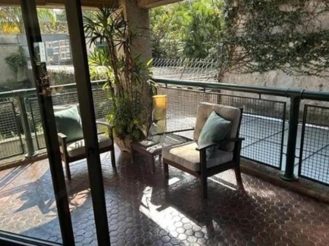Apartamento á venda com 251 m², 4 quartos sendo 2 suítes à venda no bairro Real Parque