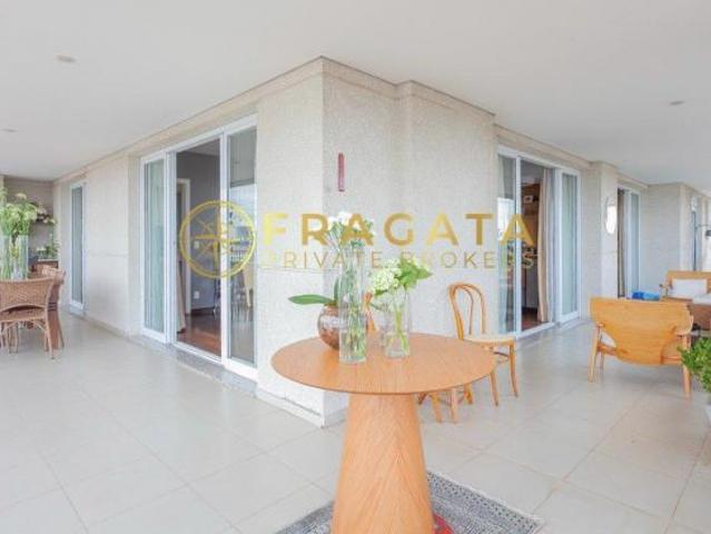 Apartamento á venda com 258m2, 4 suítes 4 vagas Sumaré/Vila Madalena SP