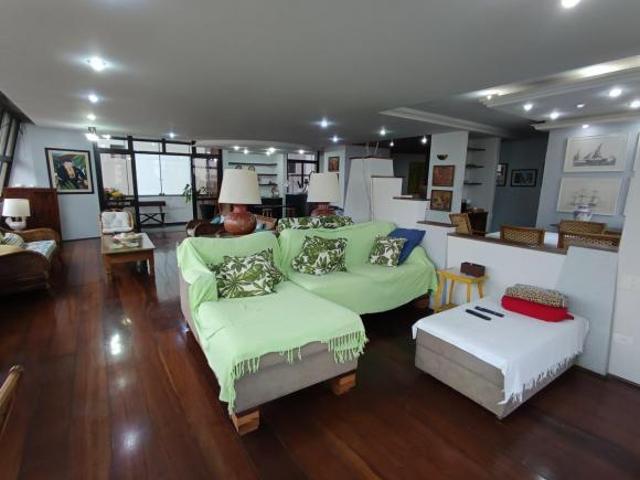 Apartamento à Venda com 268m², 4 dormitórios, 2 suítes, 2 salas e 3 vagas no.