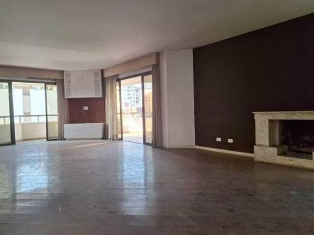 Apartamento à Venda com 275m², 3 dormitórios, 2 suítes, 1 sala e 4 vagas!