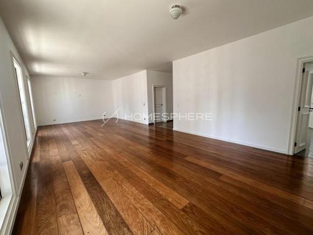 Apartamento à venda com 280m², 3 dormitórios, 1 suíte e 2 vagas próximo à Paulista. Alto padrão, pla