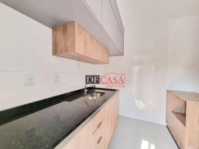 Apartamento a venda com 2 dormitórios e sacada próximo ao metrô Guilhermina