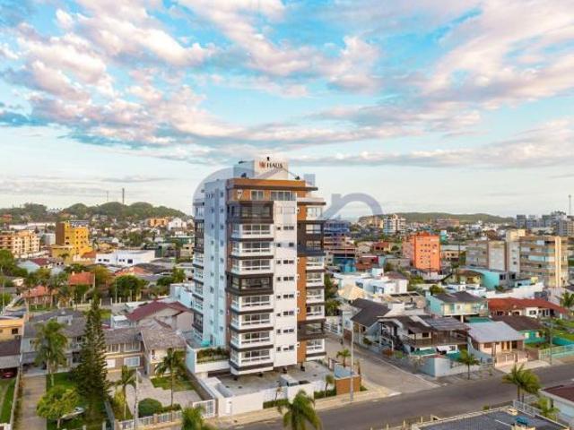 Apartamento a venda com 2 dormitorios no centro de Torres/RS