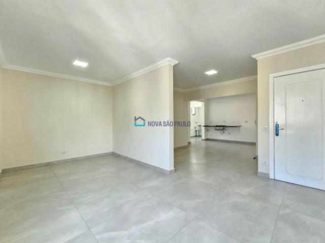 Apartamento à venda com 2 dormitórios e 1 suíte em Moema Pássaros