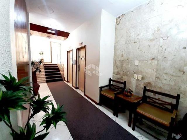 APARTAMENTO À VENDA COM 2 DORMITÓRIOS E 2 VAGAS, EM ANDAR ALTO, NA AVENIDA CRISTÓVÃO COLOMBO