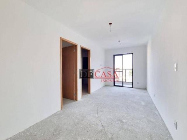 Apartamento a venda com 2 dormitórios e sacada próximo ao metrô Guilhermina