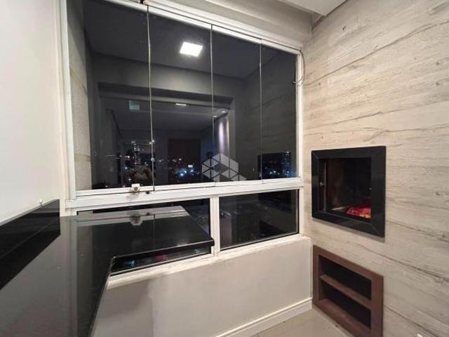Apartamento à venda com 2 dormitórios, sacada com churrasqueira e vaga de garage