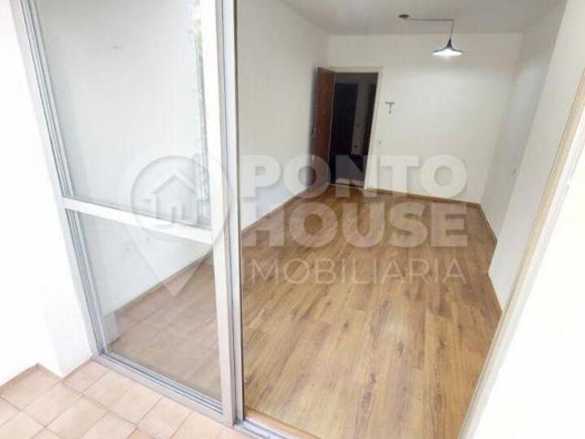 Apartamento à venda com 2 dormitórios, sacada e lazer completo, 62,70m²