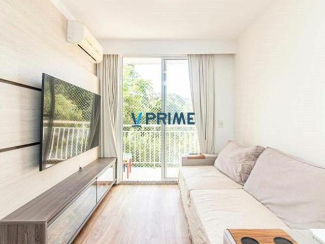 Apartamento à venda com 2 dormitórios, sacada e vaga no Morro Santana