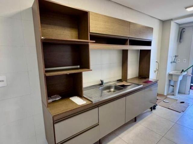 Apartamento à venda com 2 dormitórios, sendo 1 suíte, 2 vagas, Centro, Caxias do Sul, RS