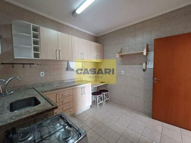 Apartamento á venda com 2 dormitórios, sendo 1 suite, garagem dupla, em excelent