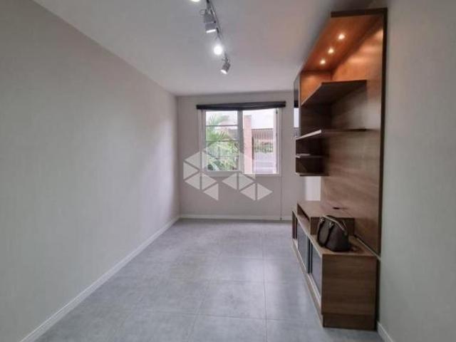 Apartamento à venda com 2 dormitórios, 1 vaga de garagem Reformado Higienópolis, Porto Alegre
