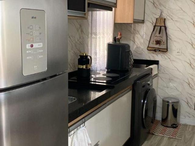Apartamento à venda com 2 dormitórios, 66,67m² de área privativa e varanda em condomínio fechado