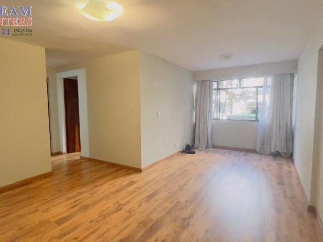 Apartamento à venda com 2 quartos 1 sendo suíte, 1 vaga, no Bairro Bigorrilho