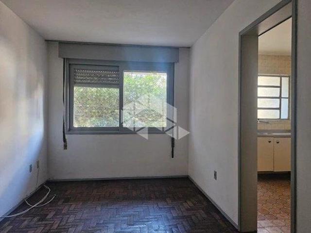 Apartamento à venda com 2 quartos amplos na Av. Ary Tarrago, esquina com a Av. Baltazar de Oliveira