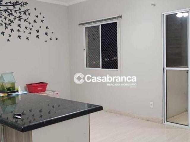 Apartamento à venda com 2 quartos, armários modulados e com área de lazer próximo ao supermercado R
