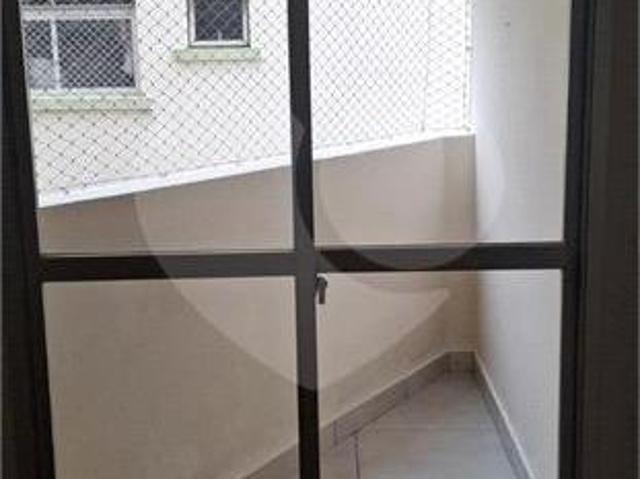 Apartamento à Venda na Vila Galvão com 2 quartos e 1 vaga