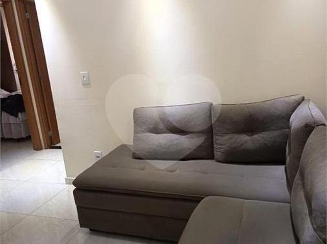Apartamento à Venda com 2 quartos e 1 vaga na Água Chata