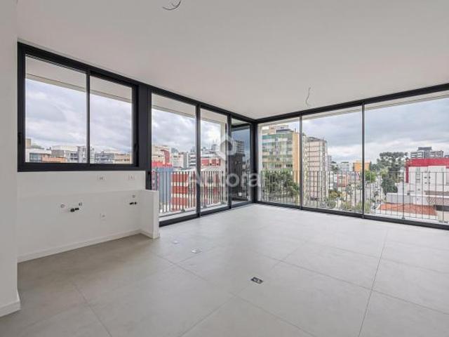 Apartamento à venda com 2 quartos no Batel Curit