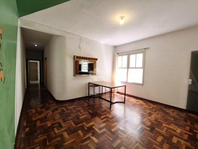 Apartamento à venda com 2 quartos, sacada e de frente para Redenção