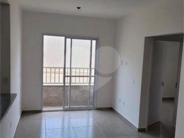 Apartamento à venda com 2 quartos, sendo 1 suíte, no condomínio Vila Plenna, São Carlos