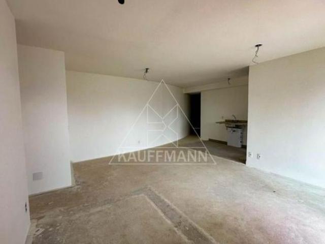 Apartamento á Venda com 2 quartos sendo suítes, 2 vagas, A.U 94m²