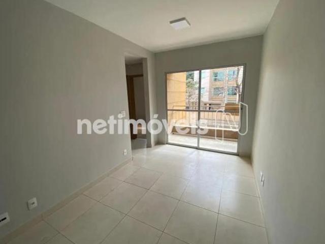 Apartamento à Venda com 2 Quartos, Suíte, Varanda e Elevador em Excelente Localização